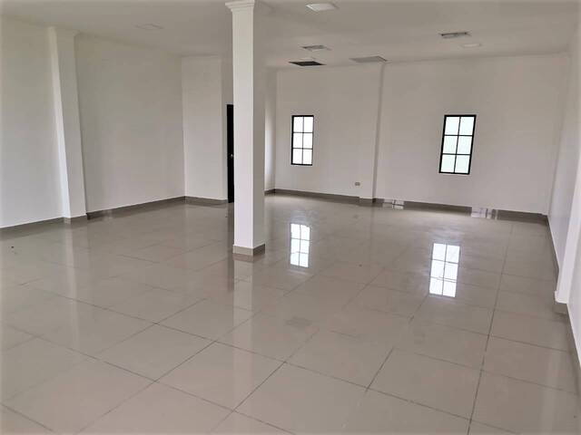 Oficina de venta en Plaza Sambocity, de estreno, 73 m2 - 960